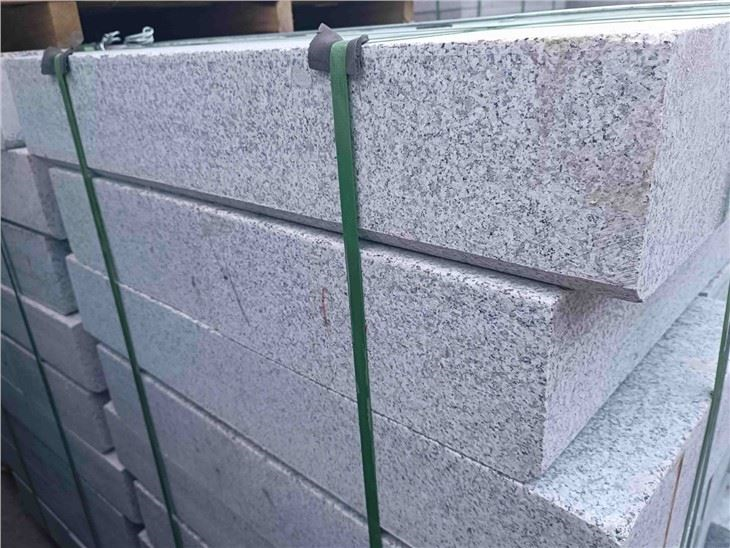 China Grey Stone Granite Kerbstone Outdoor Kerbs Curbstone For Paving ...